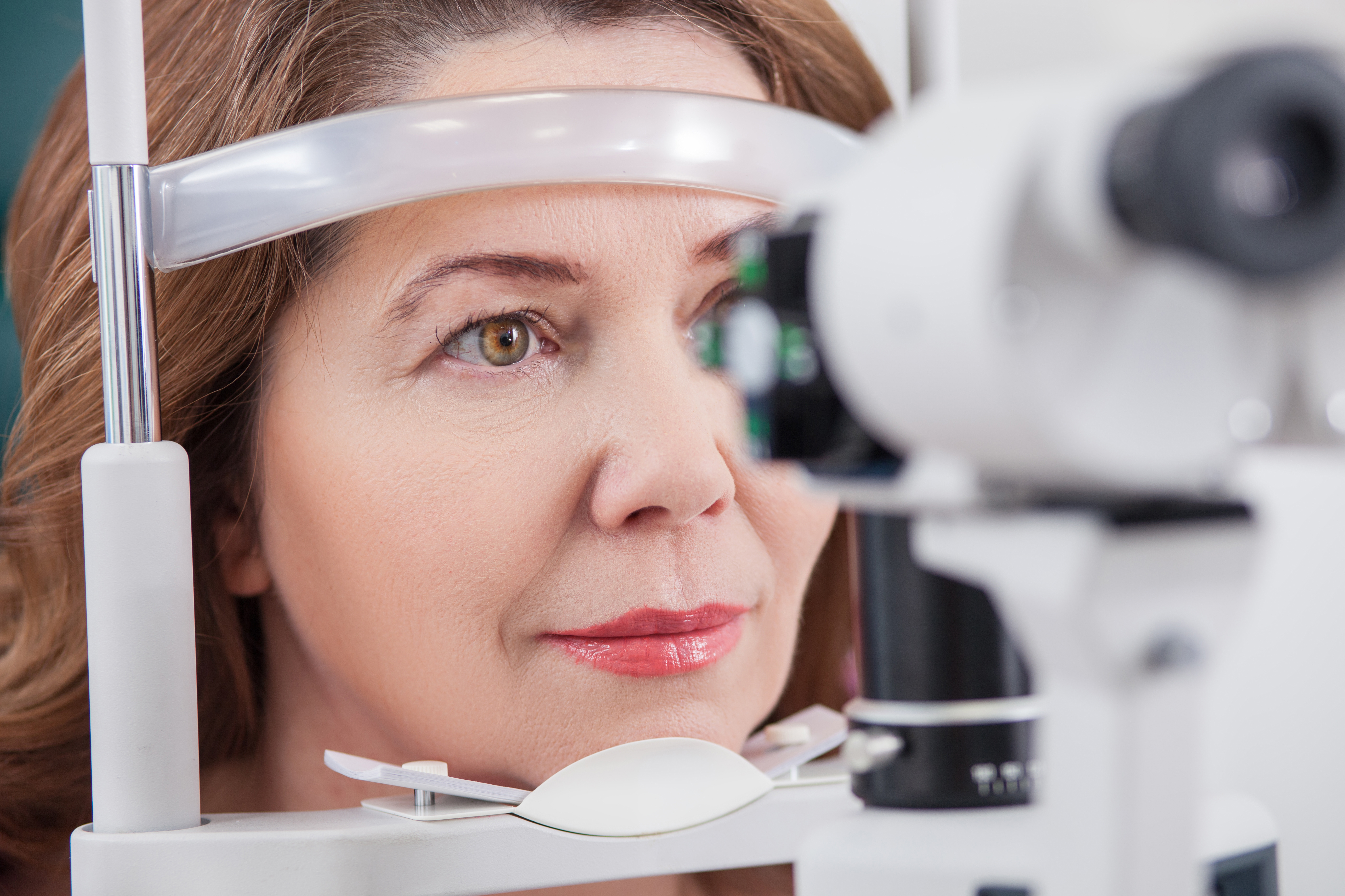 Floaters and changes in eyesight. Causes, treatment and when to see a ...